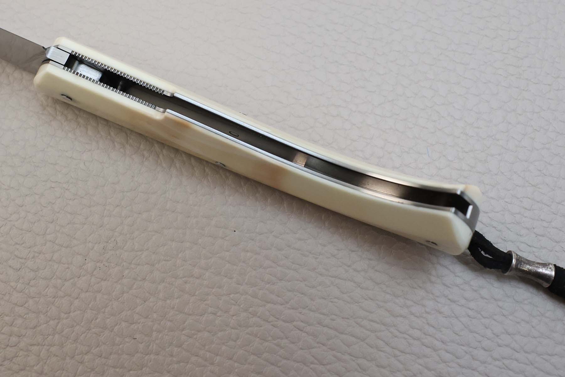 Couteau pliant artisanal de Frédéric Augé modèle "Mustang" - défense de ...