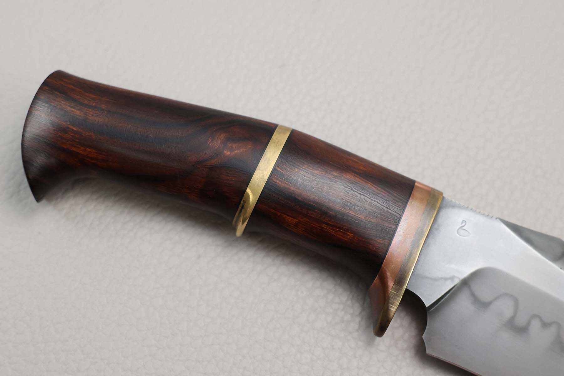 Couteau pliant artisanal de Jiminy Claustrat (L'ame du Cygne) modèle ...